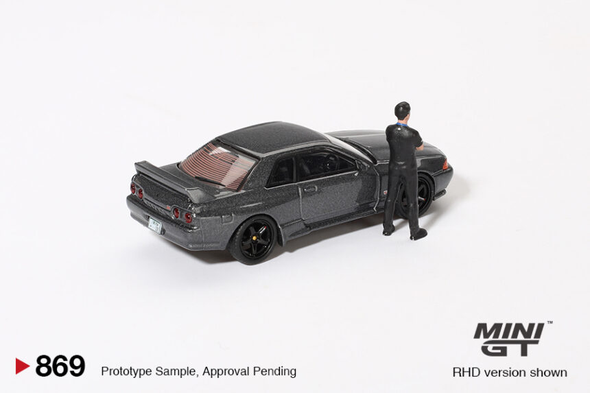 Nissan Skyline GT-R (R32) Gunmetal W/ Matsuda Figure [ Tsugio Matsuda ...